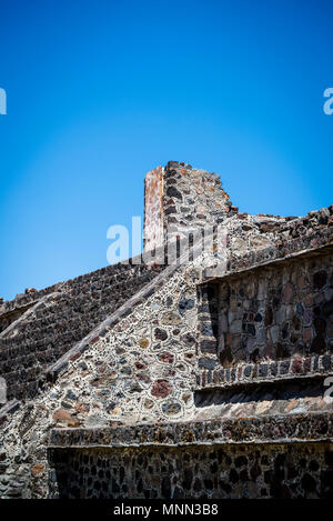 Platform along the Avenue of the Dead showing the talud-tablero ...