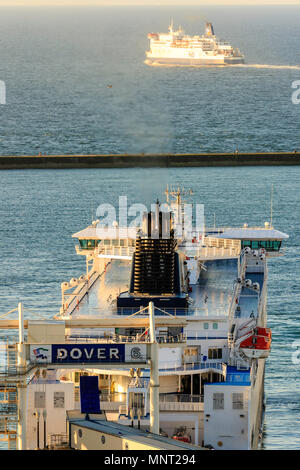 England, Dover harbour. DFDS 'Cote des Flandres' car ferry docking ...