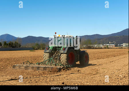 Castegnato (Bs), Franciacorta,Italy, the plowing of a field of wheat ...