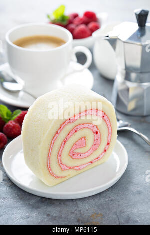 Plate with delicious sponge cake roll, fresh strawberries, floral decor ...