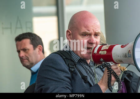 From left - RMT General Secretary Bob Crow, CWU Deputy General ...