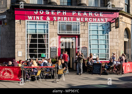 Exterior of Joseph Pearce bar on Elm Row in Edinburgh, Scotland, UK ...