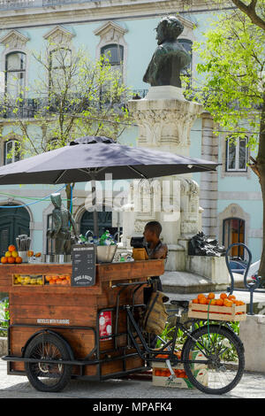 Fruit juices Vendor Miradouro de Sao Pedro de Alcantara, Lisbon ...