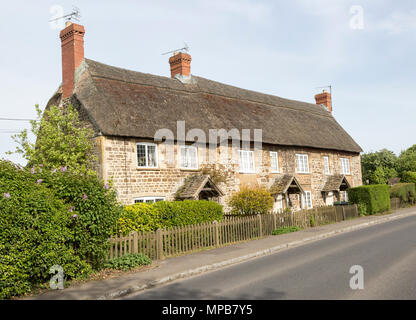 Historic thatched cottages at village of Sandy Lane, Wiltshire, England ...