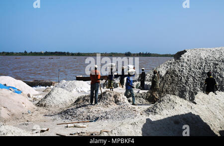 Salt mining in Rose Lake Dakar Senegal Stock Photo - Alamy