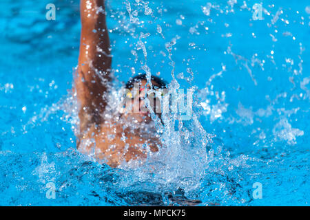 Backwards Swimming kids in the pool Stock Photo - Alamy