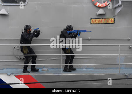 Mauritius National Coast Guard Commandos discuss boarding techniques ...
