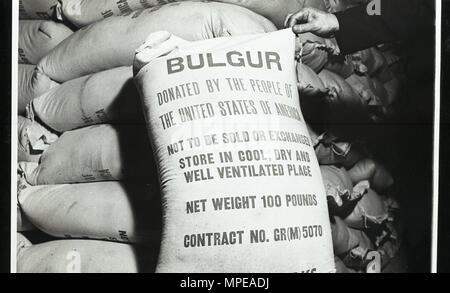 SHOWING A BAG OF BULGUR FOOD Stock Photo - Alamy