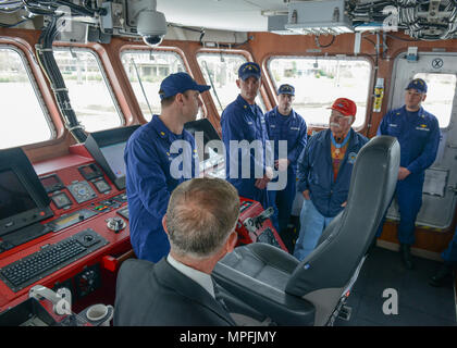 Retired Marine Corps. Col. Barney Barnum, a Medal of Honor recipient ...