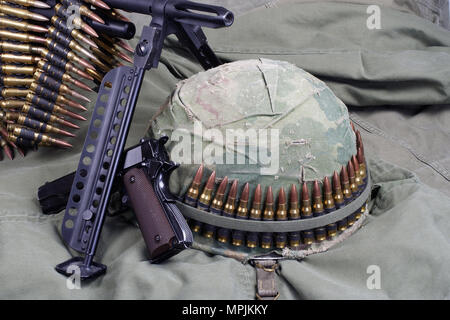 GI with m60 machine gun in the 4th Infantry Division's area of ...