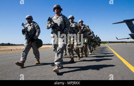 A platoon of military policemen assigned to 423rd Military Police Co ...