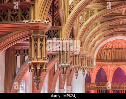 Inside the Great Hall, Wills Memorial Building, University of Bristol ...