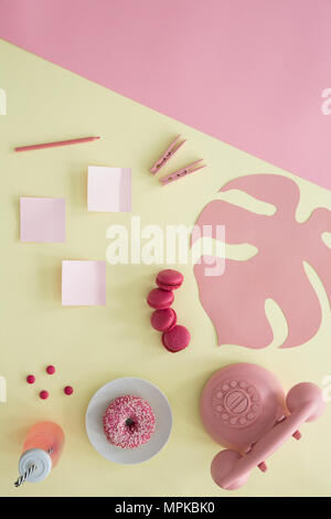 Sticky notes on yellow background. Idea concept Stock Photo - Alamy