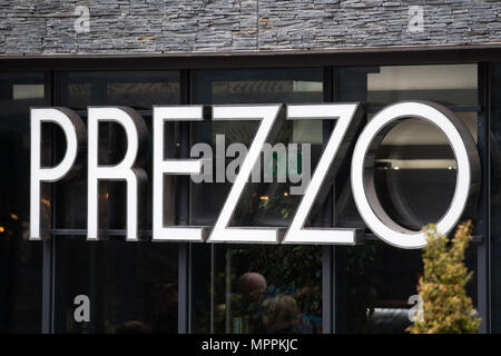 Prezzo restaurant sign logo Stock Photo - Alamy