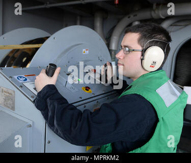 Nixie, Sailors, SONAR, U.S. Navy, USS Barry (DDG 52 Stock Photo - Alamy