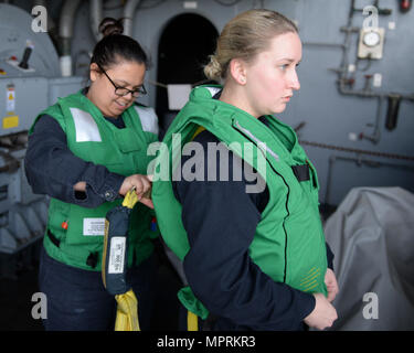 Nixie, Sailors, SONAR, U.S. Navy, USS Barry (DDG 52 Stock Photo - Alamy