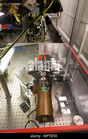 Details / view of the Ytterbium ion optical clock during Open House Day ...