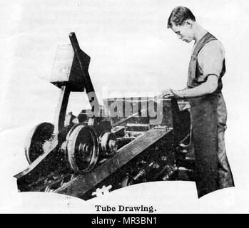 1932 Hand building bicycles at the Raleigh factory in Nottingham ...
