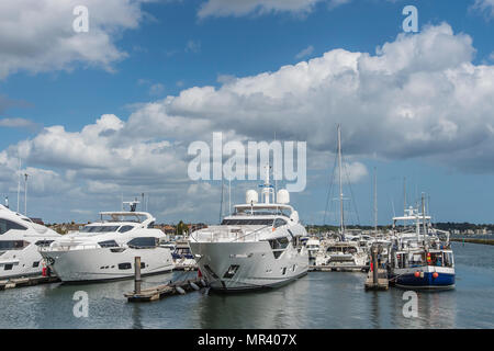 Poole harbour and marina along Poole's sea front promenade Stock Photo ...