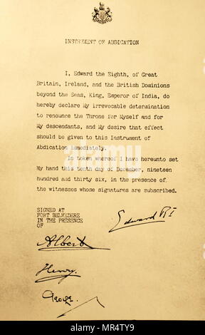 King Edward VIII Abdication Crisis December 1936. People queue up to ...