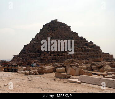 G1c, is thought to be the Pyramid tomb of queen Henutsen. one of the ...