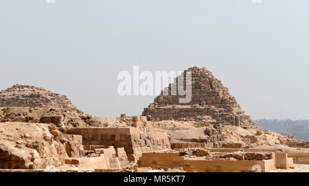 G1c, is thought to be the Pyramid tomb of queen Henutsen. one of the ...