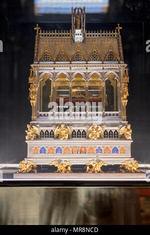 The Holy Right Hand of St. Stephen, in a chapel of the Basilica of St ...