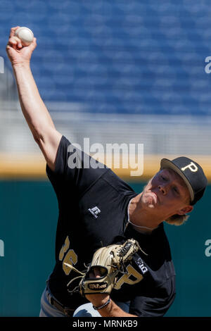 Illinois Fighting Illini starting pitcher Julius Sanchez (15) delivers ...