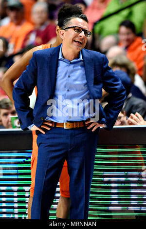 Connecticut Sun coach Curt Miller argues with officials during the ...