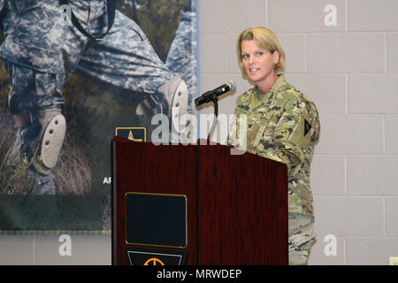 COL Kathleen Porter speaks to the audience during the 83rd ARRTC Change ...
