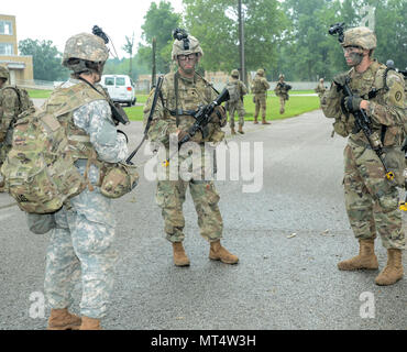 U.S. Army Soldiers assigned to the 65th Brigade Engineer Battalion (BEB ...