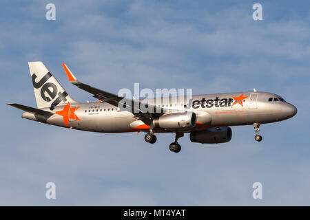 Jetstar airways Airbus A320 about to land at Melbourne Airport while a ...