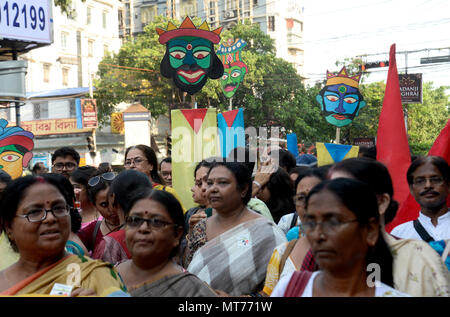 Kolkata, India. 27th May, 2018. Members of Gananatya Sangha or Indian ...