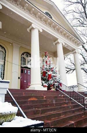 Fauquier County court house building in Warrenton Virginia at Christmas ...