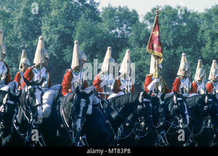 1988 HISTORICAL MOUNTED LIFEGUARDS CHANGING THE GUARD BUCKINGHAM PALACE ...
