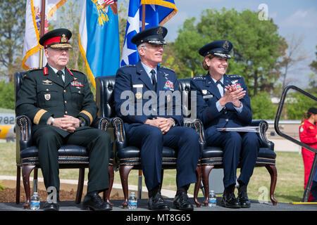 Canadian Chief of the Defence Staff, General Jonathan H. Vance, Vice ...