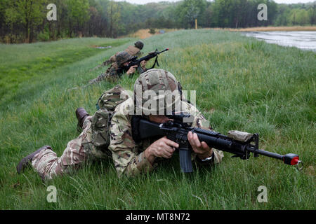 British Army Lance Cpl Christopher R. Dulay (left), commando with 131 ...