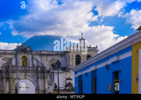Destroyed buildings in the city of Antigua, Guatemala Stock Photo - Alamy