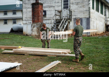 British Army radio operator during exercise, Britain, UK Stock Photo ...