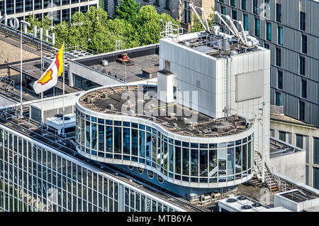 ROTTERDAM, NETHERLANDS : Shell building in Rotterdam. Royal Dutch Shell ...