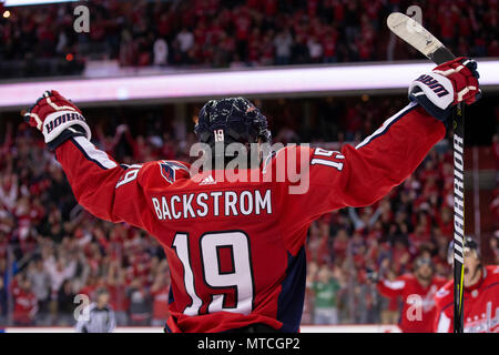Washington Capitals center Nicklas Backstrom (19) warms up before an ...