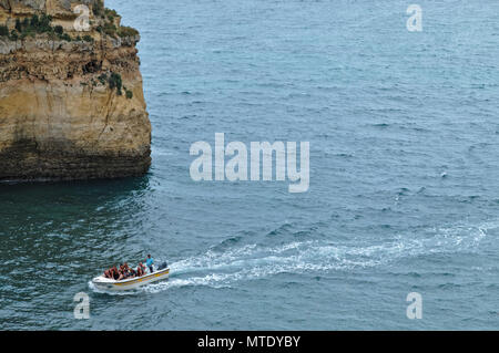 Algarve: Boat trips along the rock formations and turquoise waters of ...