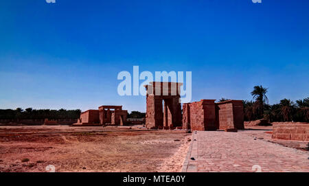 Egypt, Kharga oasis, temple of Hibis, Egyptian Stock Photo - Alamy