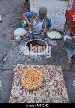 Nang, Uyghur flatbread, Turpan, Xinjiang, China Stock Photo - Alamy