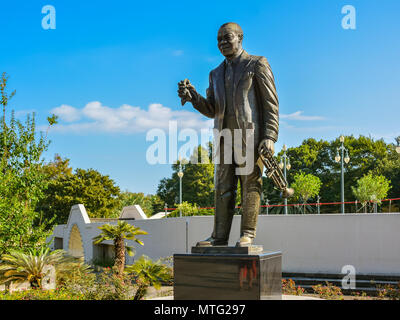 Louis Armstrong Memorial Statue in the park in New Orleans, Louisiana ...