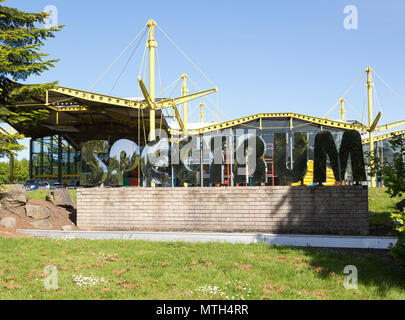 Renault distribution centre building designed by Norman Foster 1982 ...
