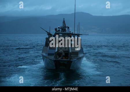 Norwegian Coastal Ranger Commandos (KJK) conduct surveillance and ...