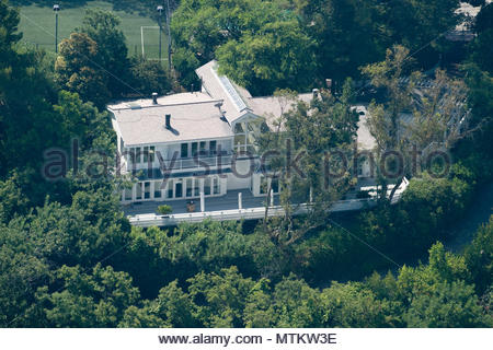 Aerial view of Robbie Williams ' home in Los Angeles. Los Angeles Stock ...