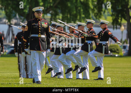Gunnery Sgt. Michael Charneske, platoon sergeant, U.S. Marine Corps ...