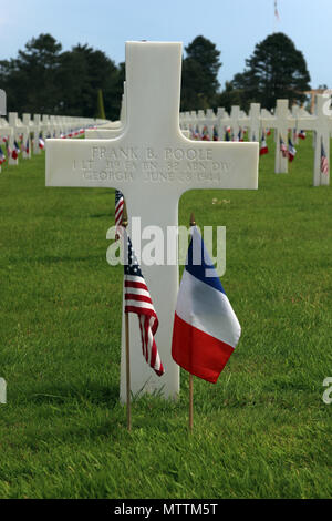 The tombstone of First Lt. Frank B. Poole, a paratrooper from 319th ...